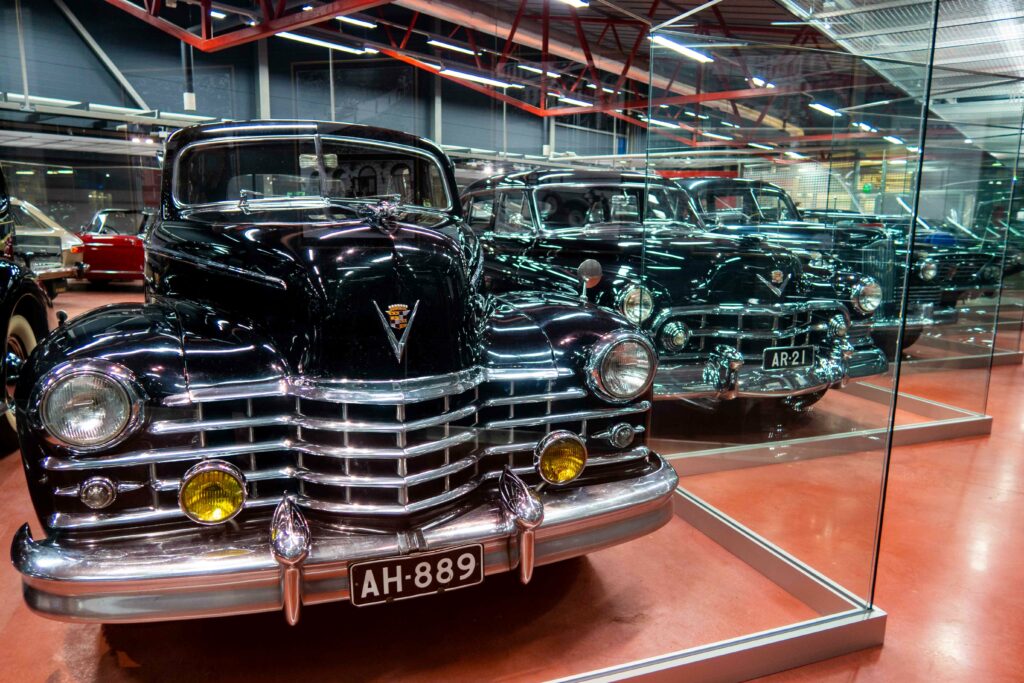 Those in Power - Mobilia